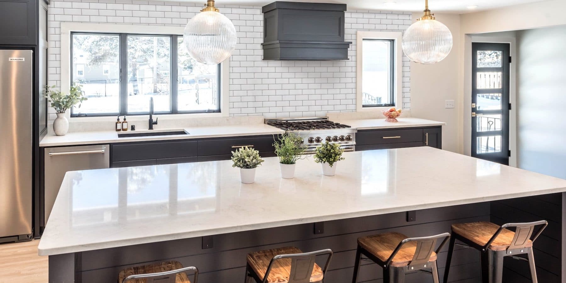 Discover Why Stone Bar Tops Can Really Spice Up A Room